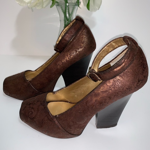 Y-Not | Shoes | Ynot Paisley Floral Print Heels | Poshmark